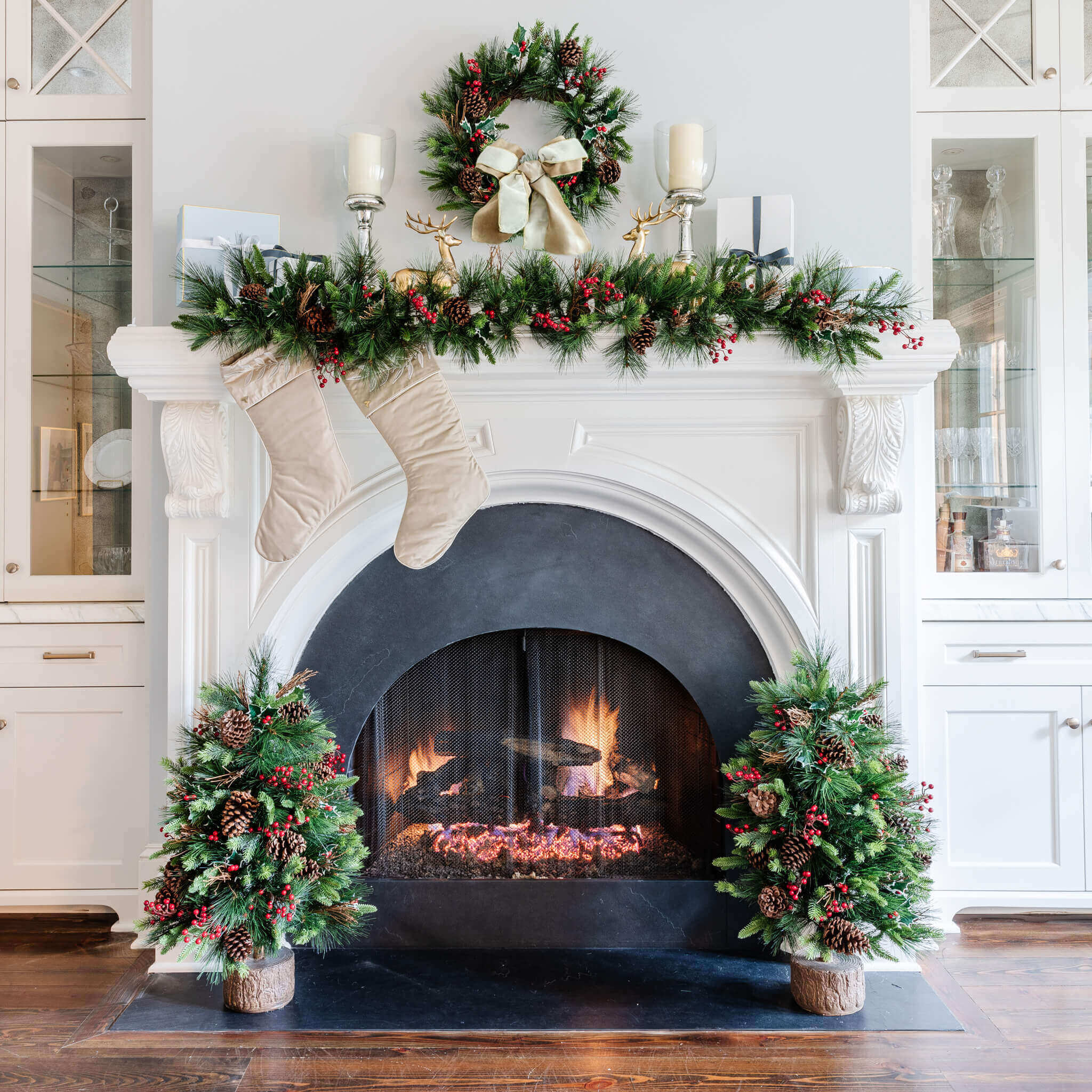 Red Wood Collection 4-Piece Set with Warm LED Lights